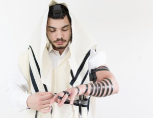 what is tefillin? how to wear them,and their significance in Shacharit